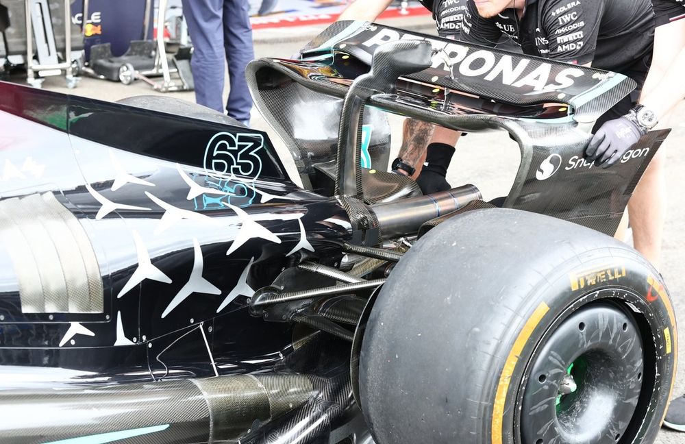 F1 | Mercedes: il nuovo fondo e una sola beam wing per la W15