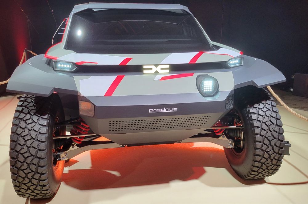 Dakar | Dacia: presentata la Sandrider di Loeb e Al-Attiyah a Milano