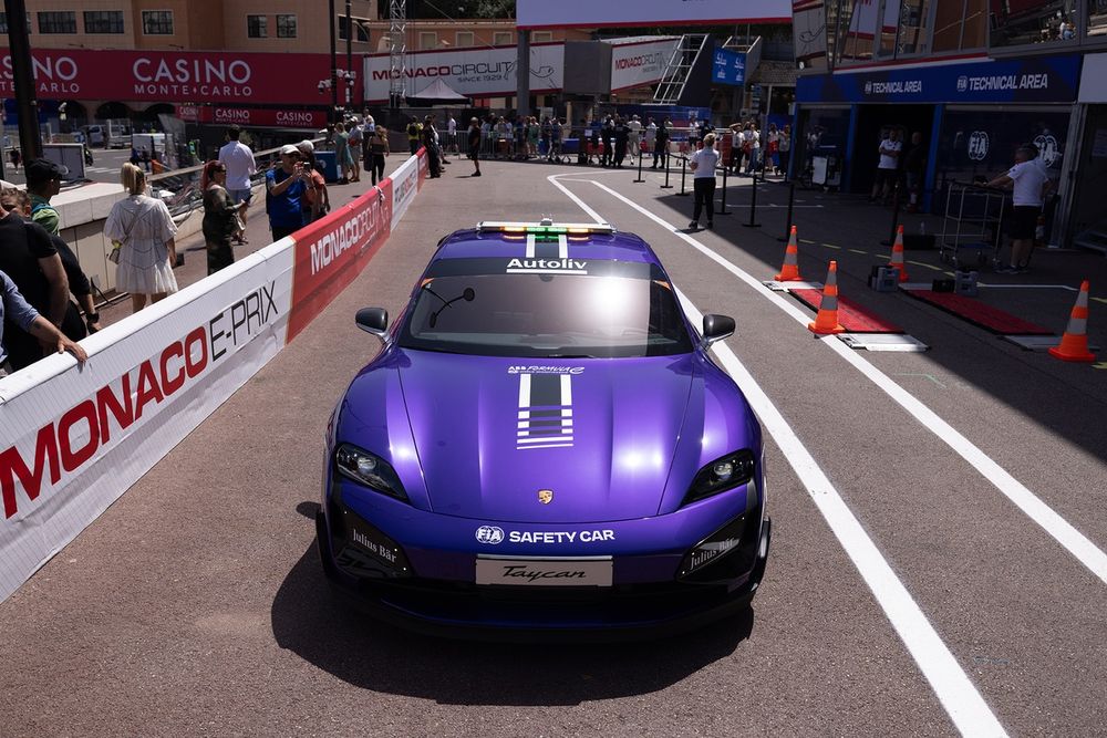 Eksklusif: Momen Menakutkan Safety Car Driver Formula E