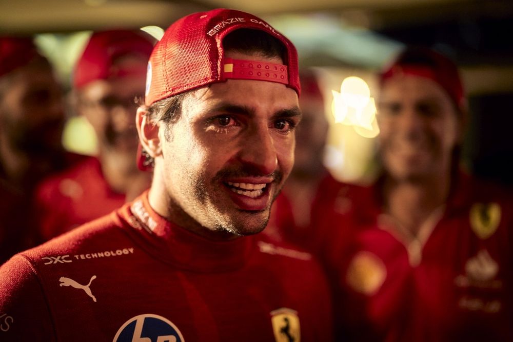 Ferrari, Carlos Sainz'a veda hediyesi olarak Formula 1 aracı verdi!