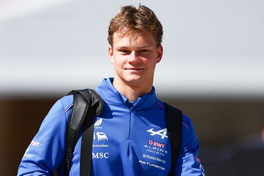 F1 | Aron (Audi R26) e Browning (Williams FW48) girano in FP1 a ...