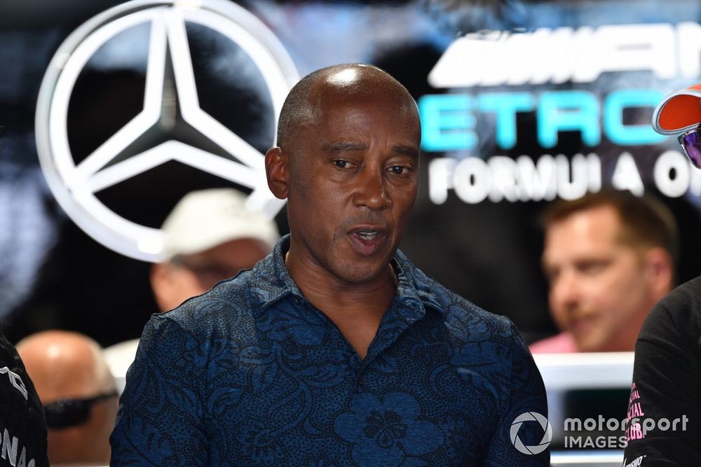 Anthony Hamilton: "Es un alivio de presión para Lewis"