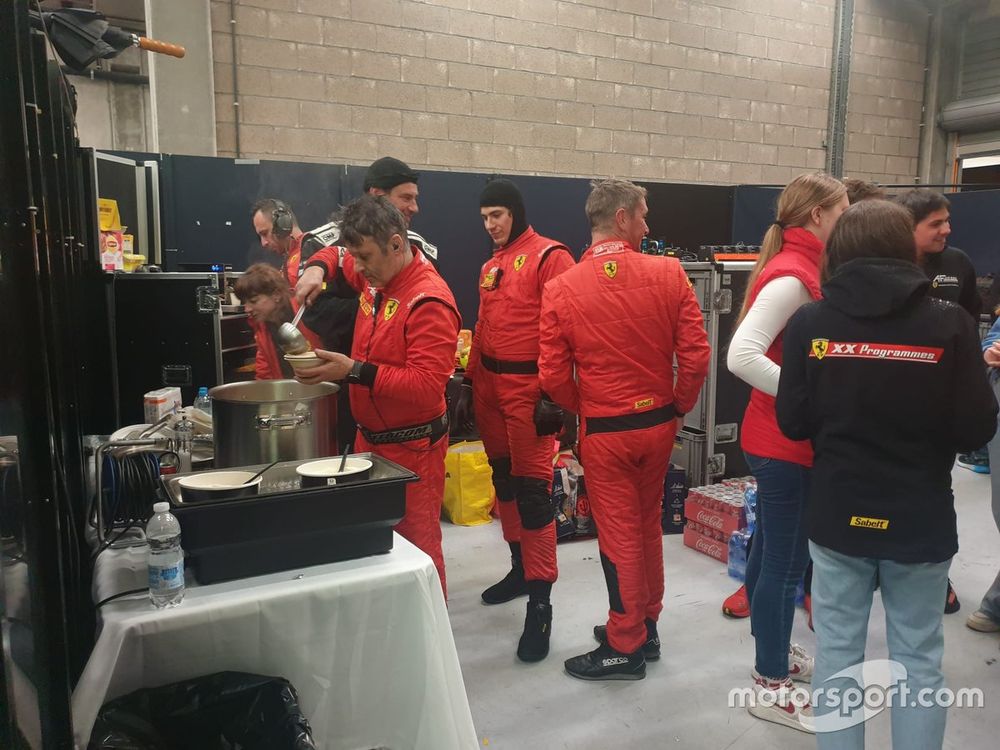 GTWC | Spa, 9a Ora: diluvio e Safety Car, largo ai tortellini