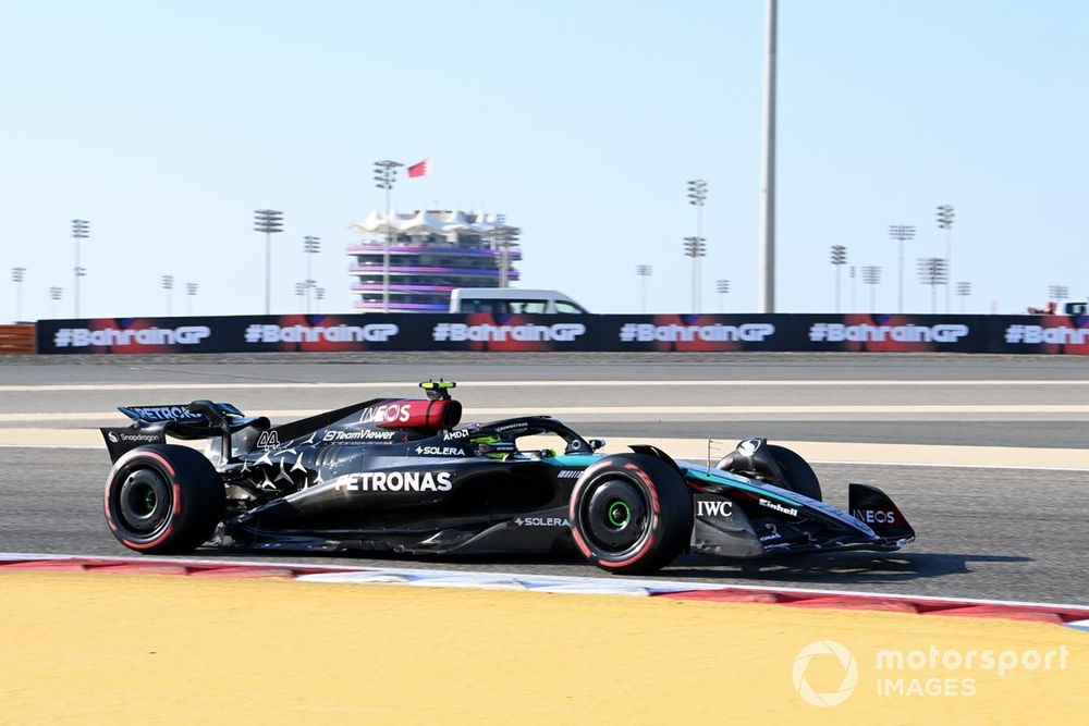 Hamilton, Mercedes'in "üçüncü en hızlı takım" olduğunu düşünüyor