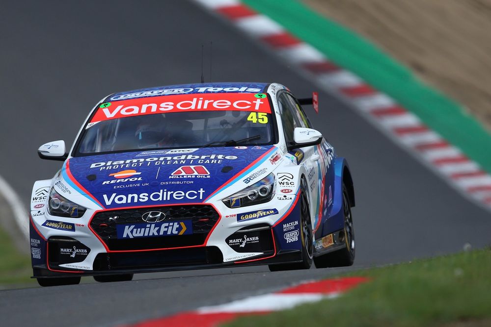 Mini ace Zelos moves to Porsches after missing out on BTCC drive