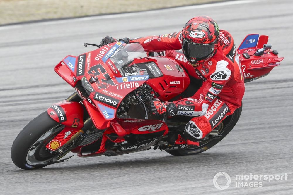 Bagnaia: "Ahora mismo, la Ducati 2025 no está al nivel de la GP24 en frenada y entrada a curva"