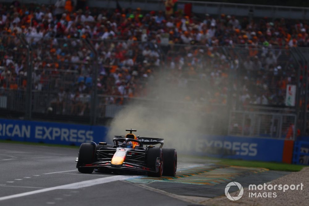 Max Verstappen lacht in persconferentie: "Had niet verwacht hier te zitten"