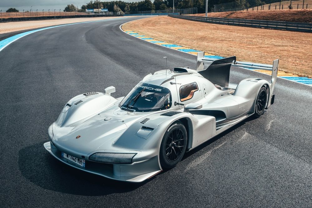 WEC | Porsche presenta la 963 RSP stradale, omaggio a passato e presente