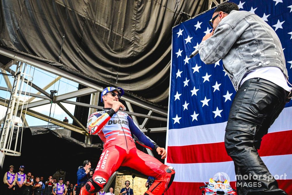 Alonso impressionné par la "capacité mentale" de Márquez à se relever