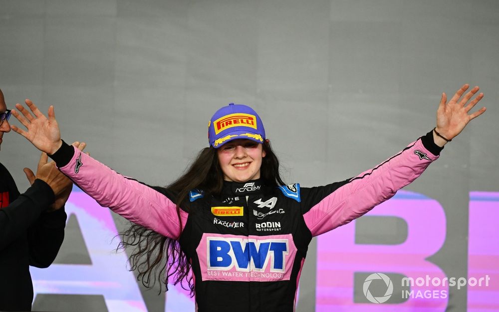 Abbi Pulling confirms multi-year contract after F1 Academy championship