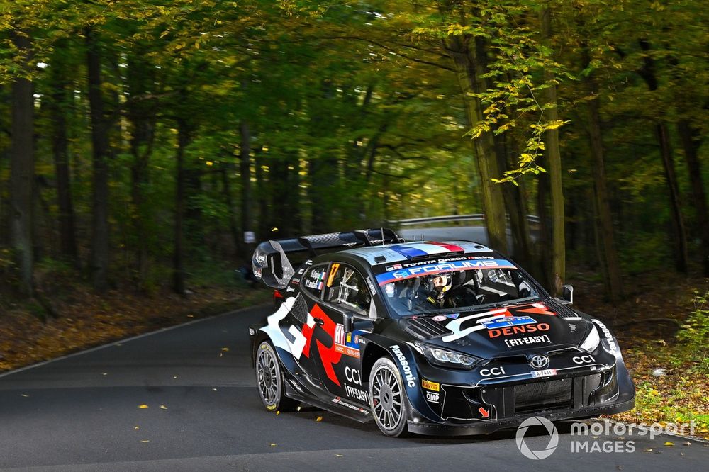 Neuville choisit l'attaque sous la pression d'Ogier et Tänak