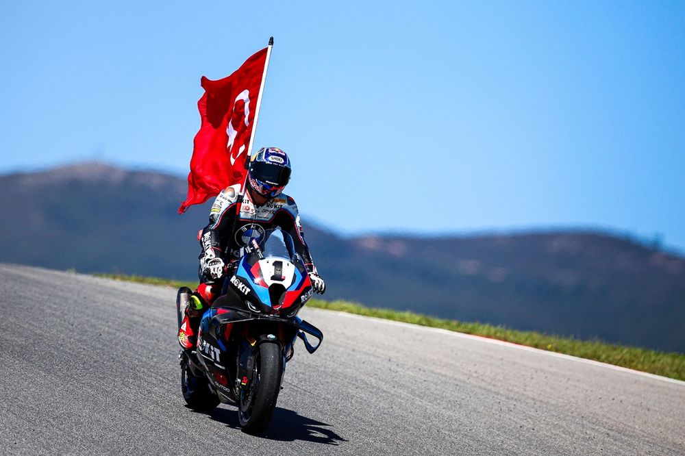 Van der Mark: "Toprak hissiyatı mükemmel olmasa bile motosikletten her ...