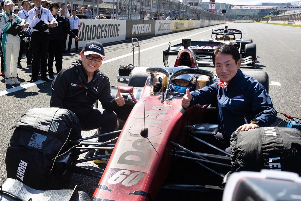 近藤真彦がスーパーフォーミュラの最新テスト車両で”シビレる”デモ走行。トヨタ会長とHRC社長も激励「走る楽しさが改めて分かった」