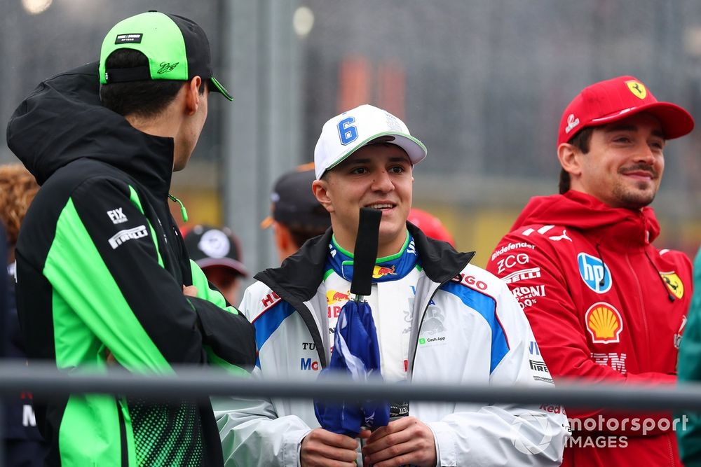 F1: Hadjar Apresiasi Penghiburan Ayah Hamilton Usai Crash