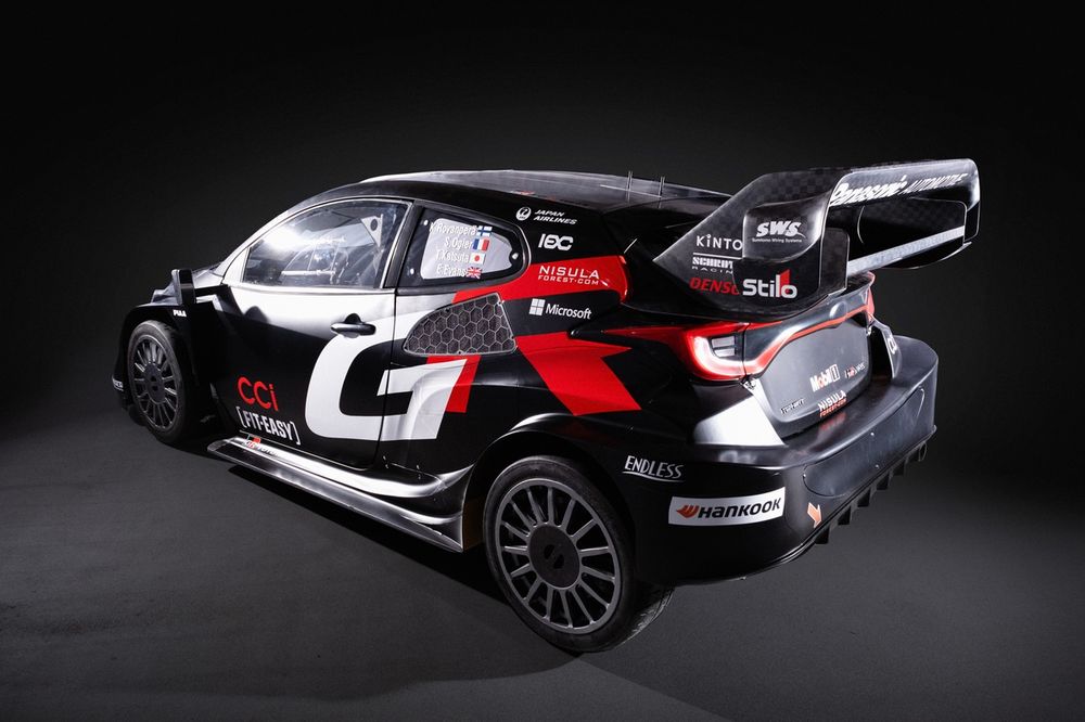 WRC | Toyota, livrea che vince non si cambia: Yaris nere anche nel 2025