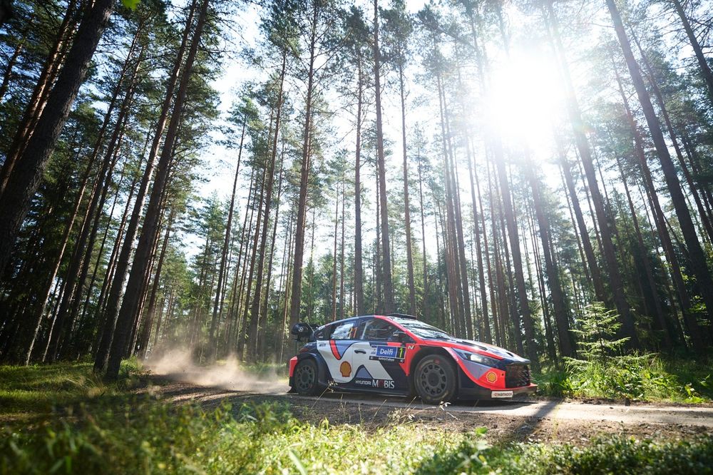 Solberg Pemimpin Solid WRC Estonia, Tanak Ungguli Neuville